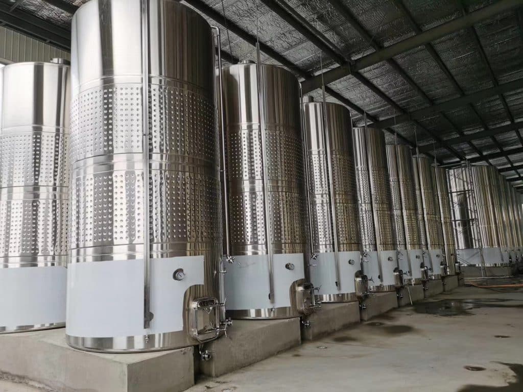 100HL Plinth Mounted Winery Tank - CHENMA